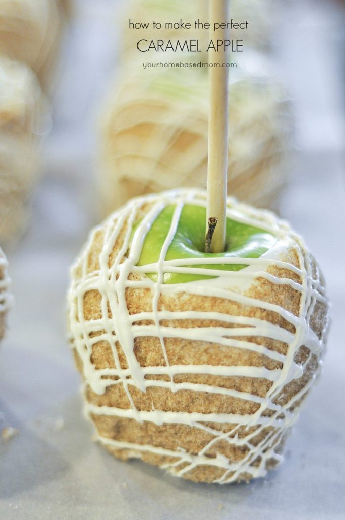 Apple Pie Caramel Apples | Recipe from Your Homebased Mom Apple Pie Caramel Apples | Recipe from Your Homebased Mom