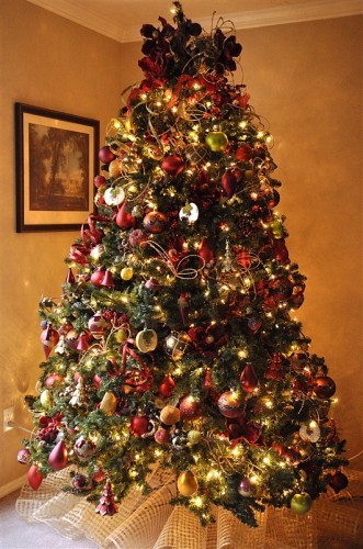 How to Decorate a Christmas Tree | by Leigh Anne Wilkes