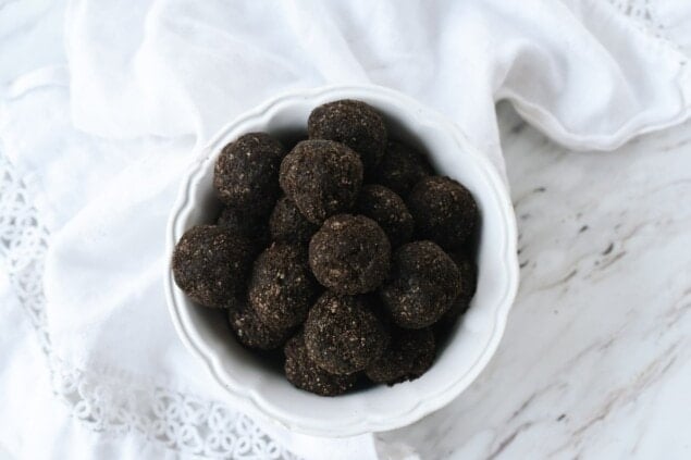 Oreo Balls Recipe (2 ingredients) | Leigh Anne Wilkes